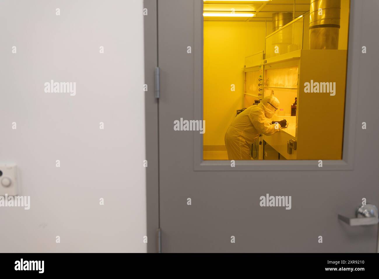 Full ppe suit hi-res stock photography and images - Alamy