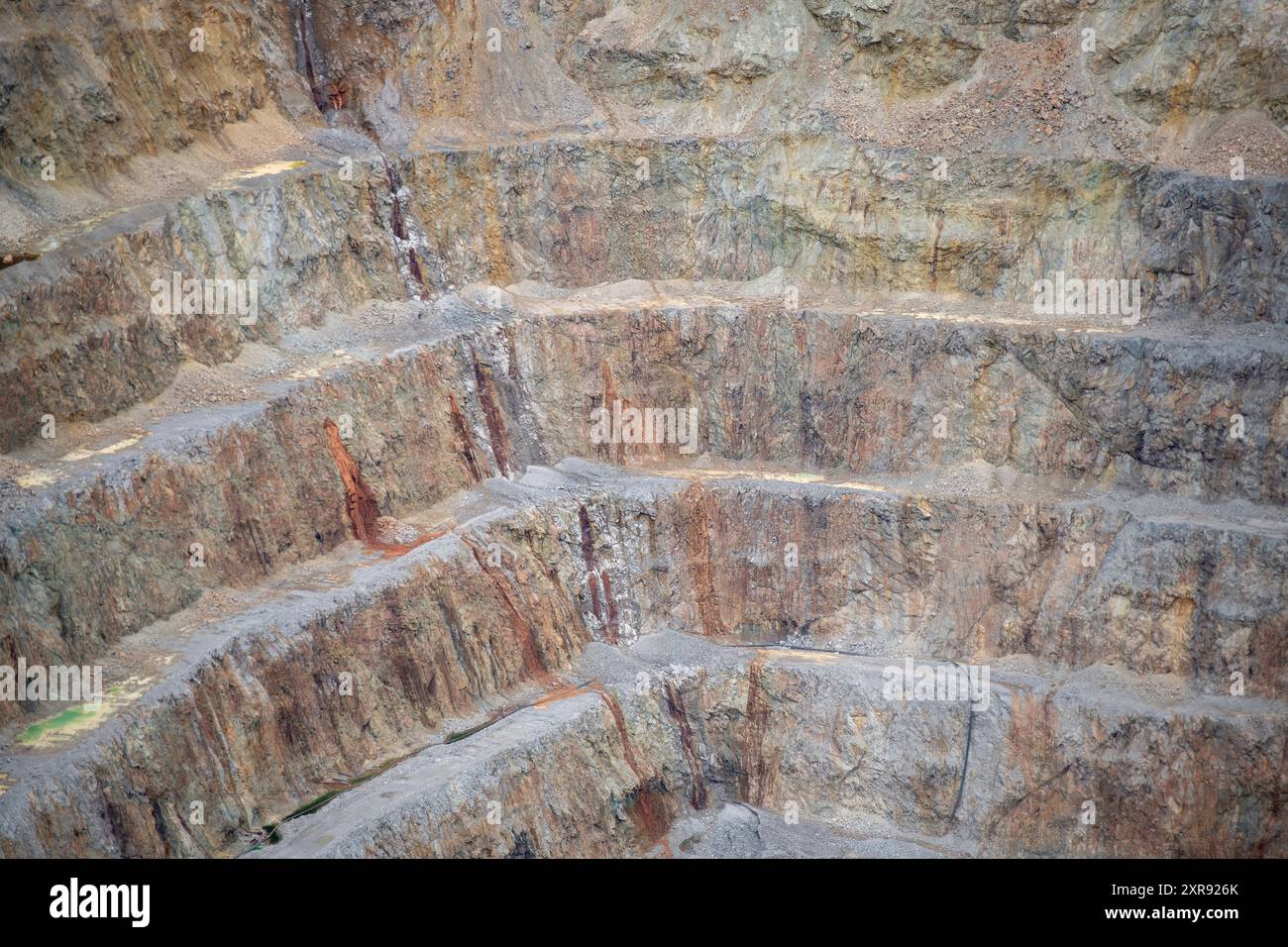 Wall detail of an open pit copper mine Stock Photo - Alamy