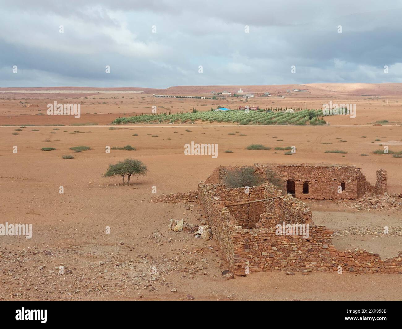 Traditional house Morocco and desert Stock Photo - Alamy