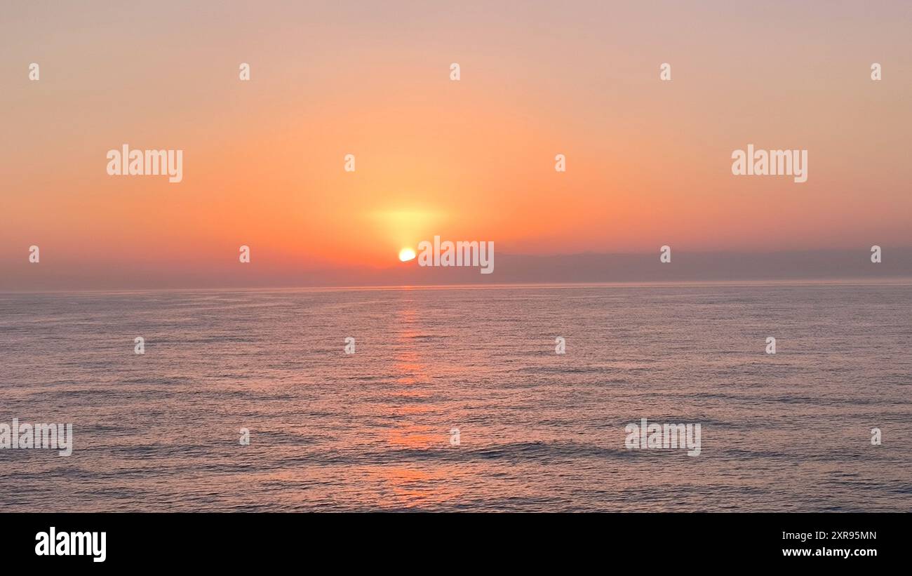 Boat in the middle of the ocean hi-res stock photography and images - Alamy