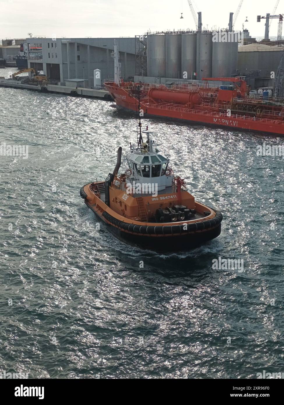 Tug boat port Stock Photo - Alamy