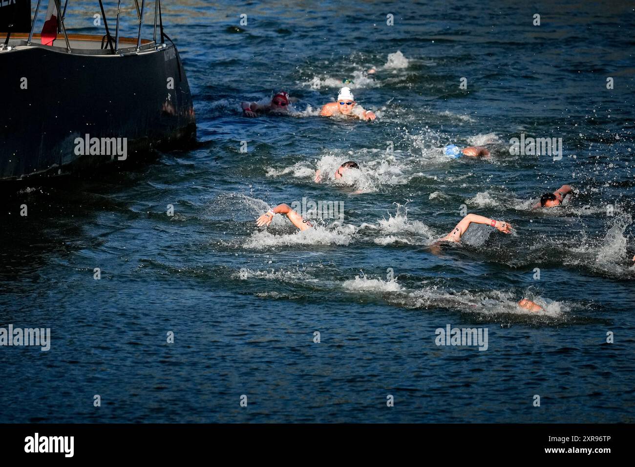 Paris, France. 09th Aug, 2024. swimmers along the boats on the banks of ...