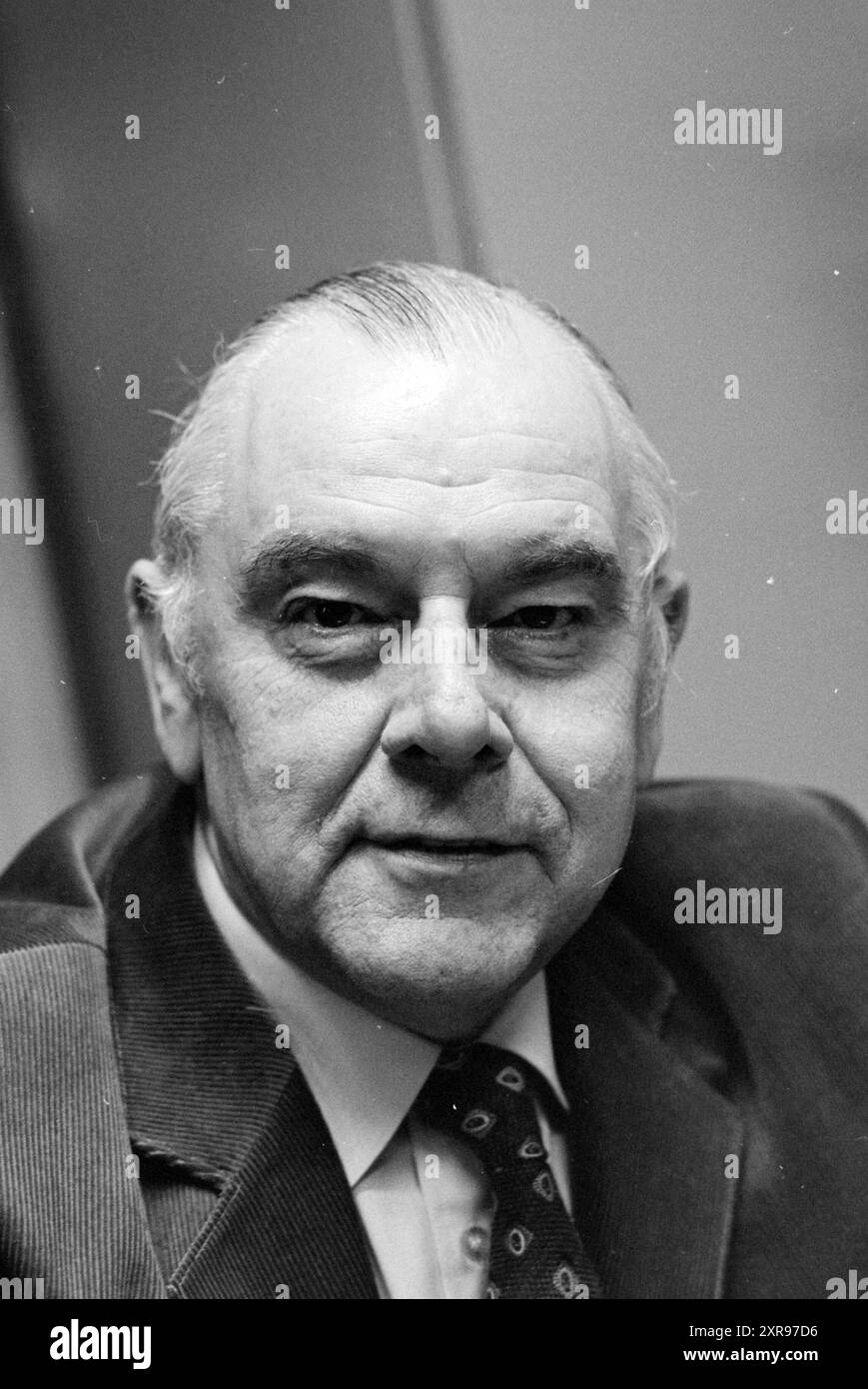 Portrait BEb Diender station restoration, Portraits, Station, 11-01 ...