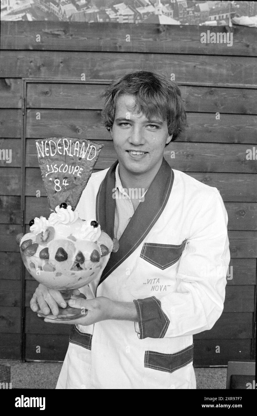 Vita nova ice cream sundae hi-res stock photography and images - Alamy