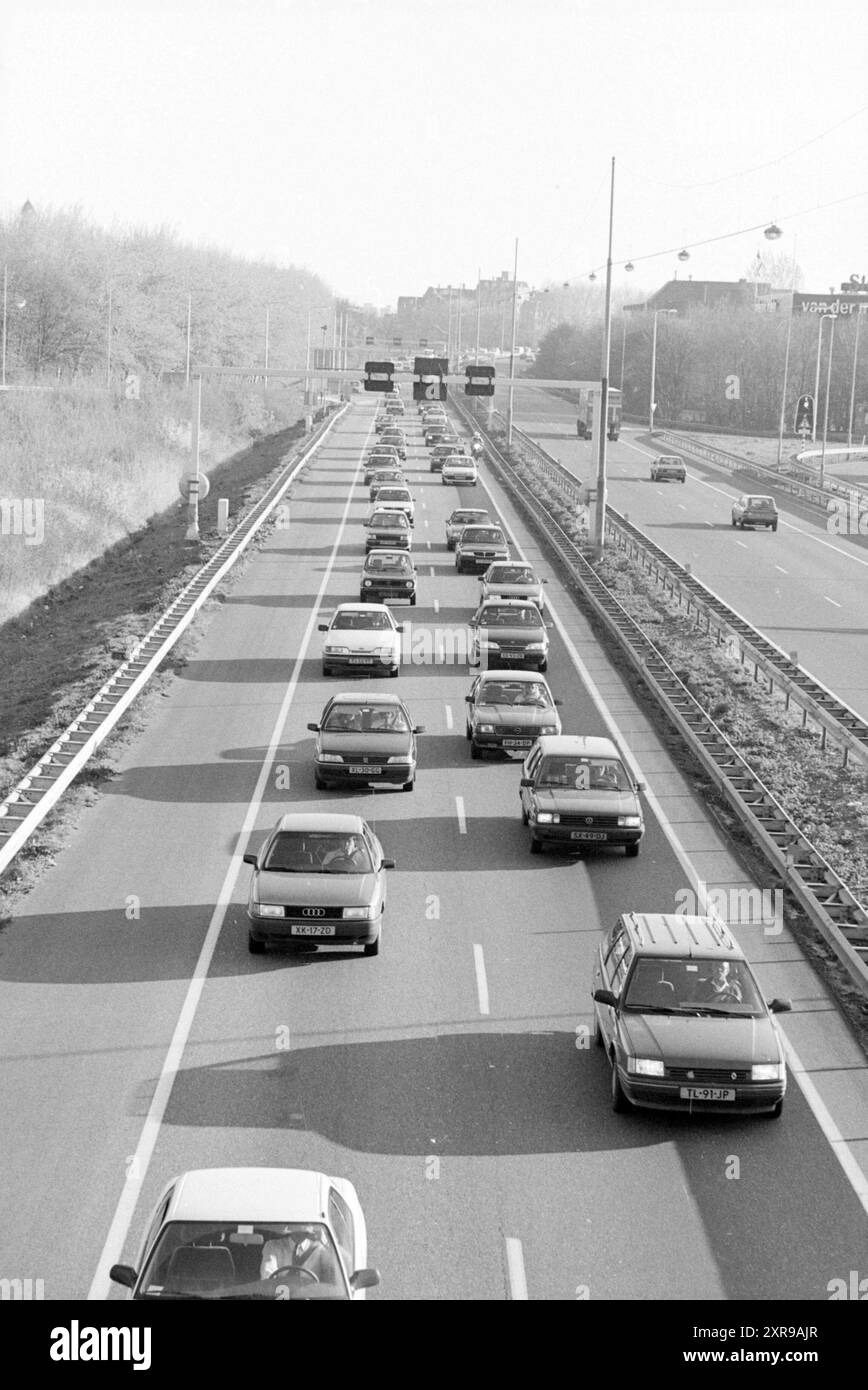 Traffic jams at Velsertunnel, Busy, 09-04-1990, Whizgle Dutch News ...