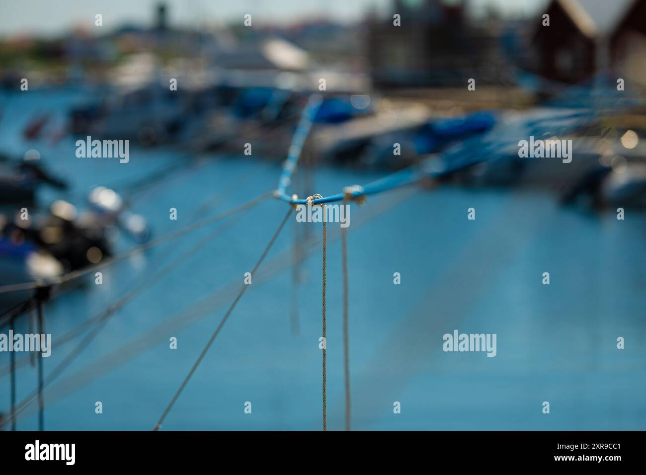 Mooring ropes at a marina Stock Photo - Alamy