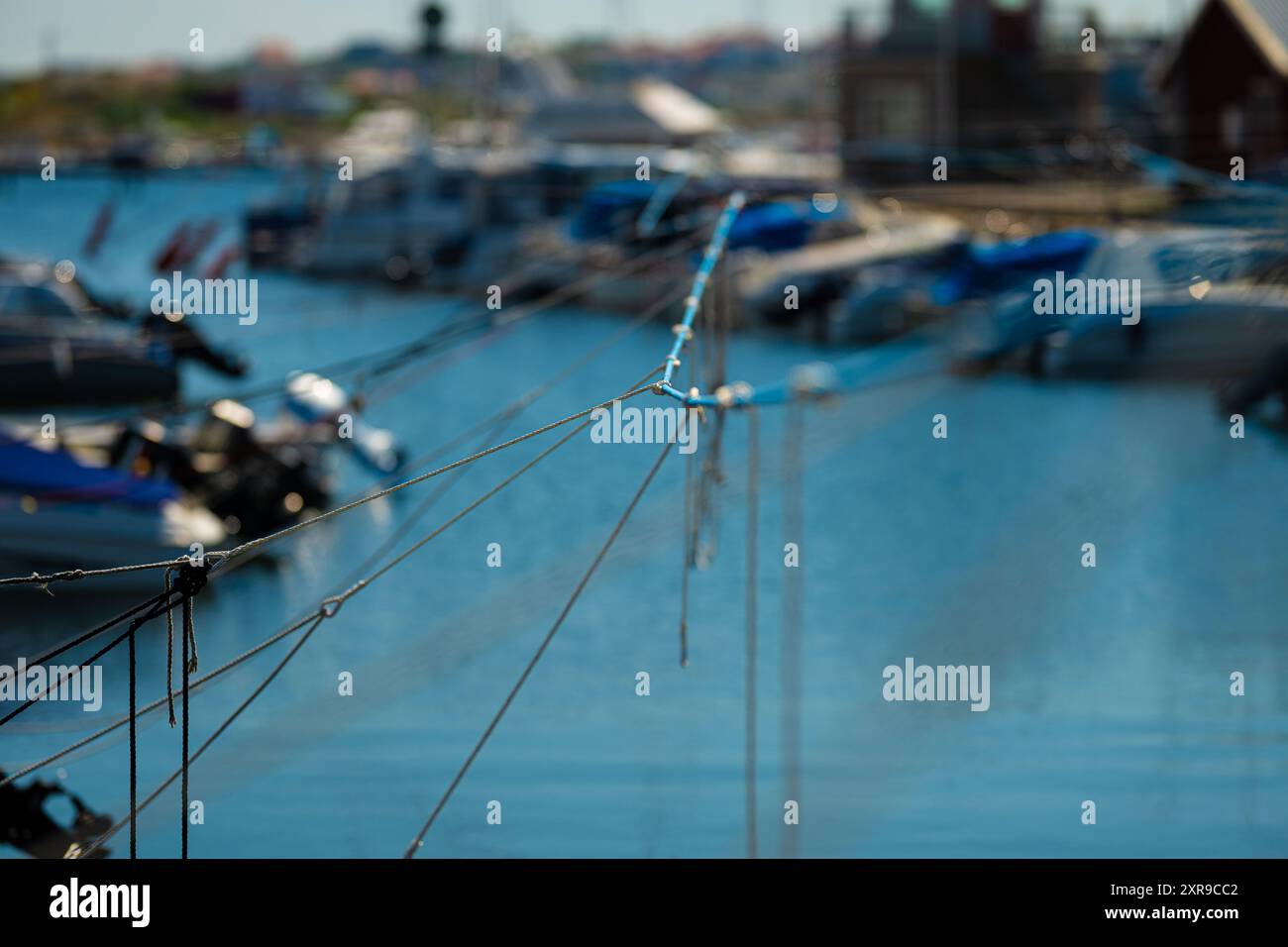 Mooring ropes at a marina Stock Photo - Alamy