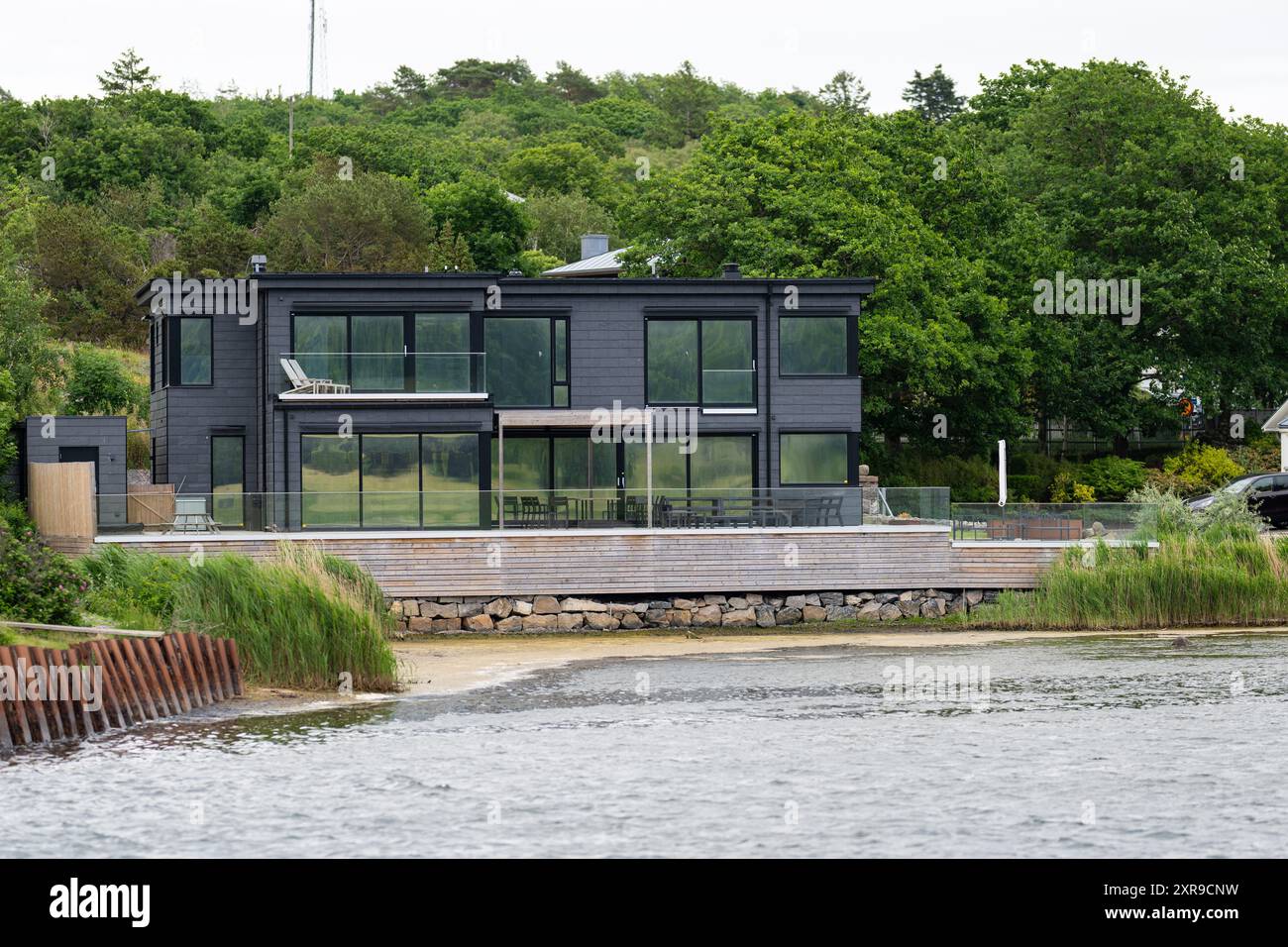 Two storey bay window hi-res stock photography and images - Alamy