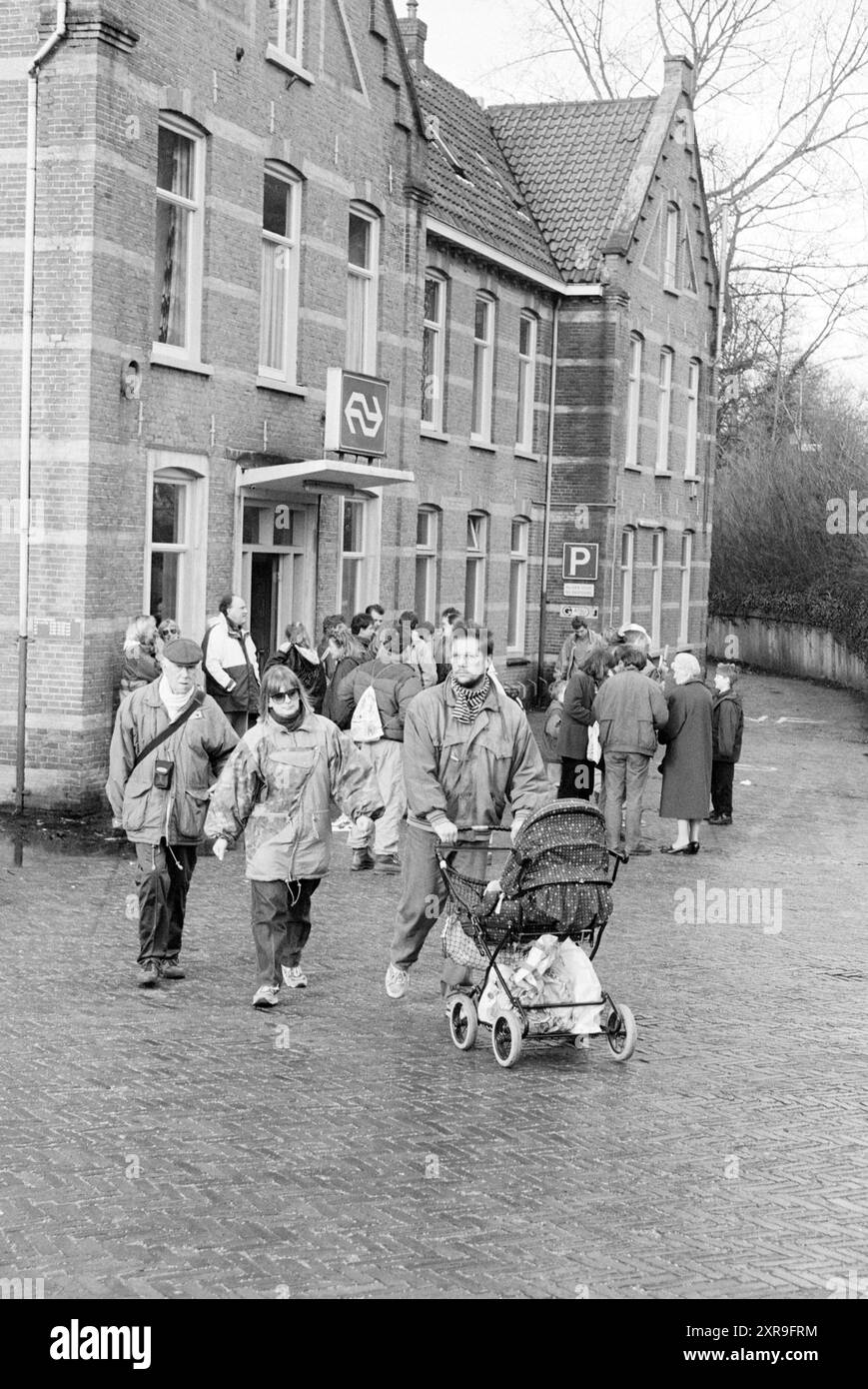 18 02 Black and White Stock Photos & Images - Alamy