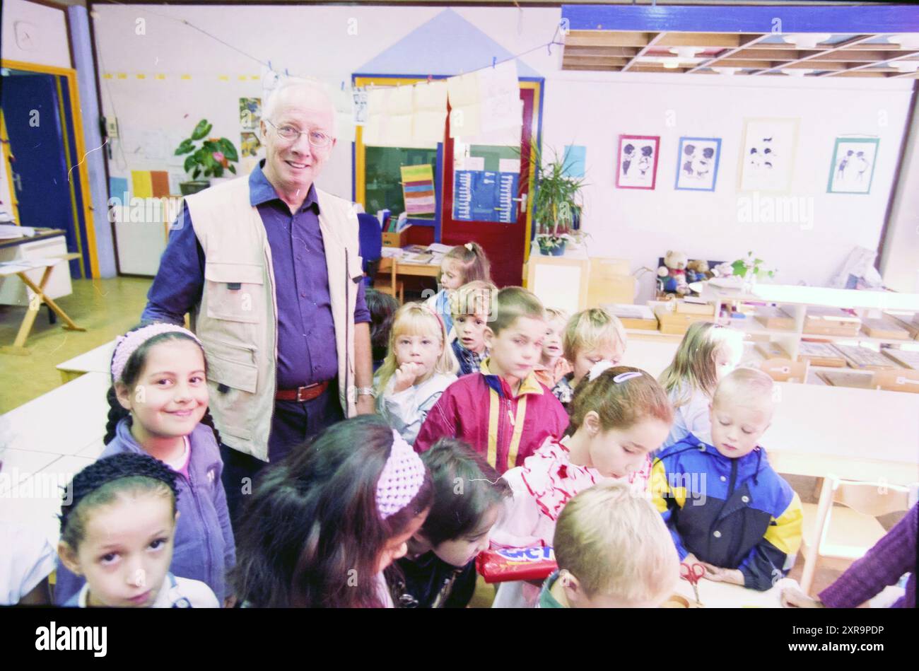 Crowded classroom not africa hi-res stock photography and images - Alamy