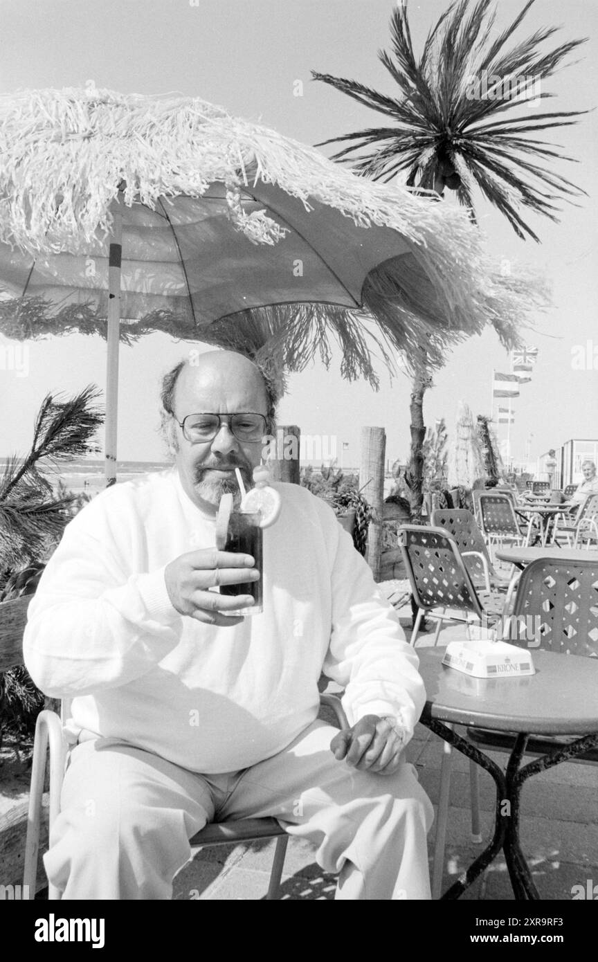 Personen t v hi-res stock photography and images - Alamy