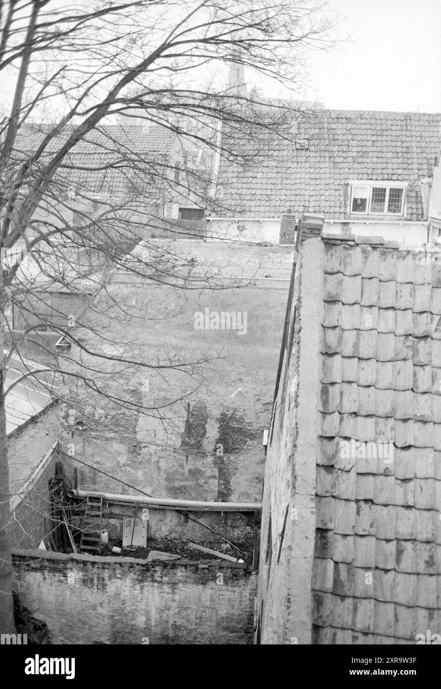 Messy rear facades hi-res stock photography and images - Alamy