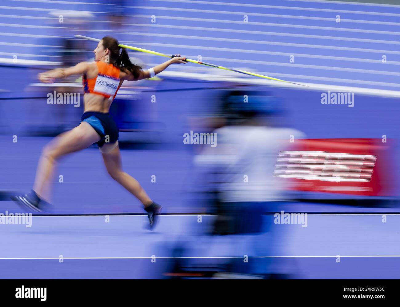 PARIS - Emma Oosterwegel in action in the javelin throw of the ...