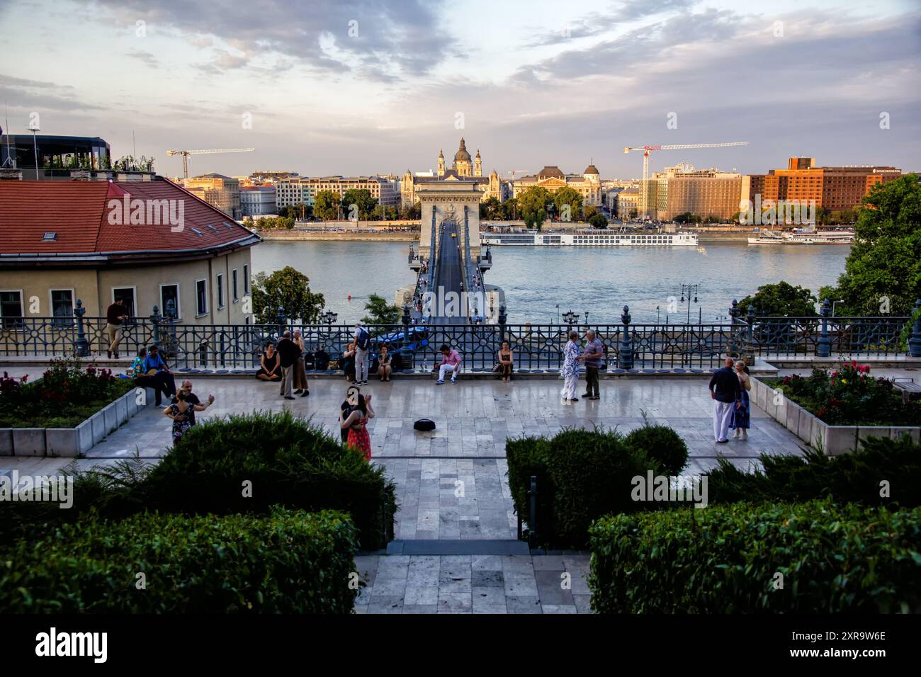 Couples dance and budapest hi-res stock photography and images - Alamy