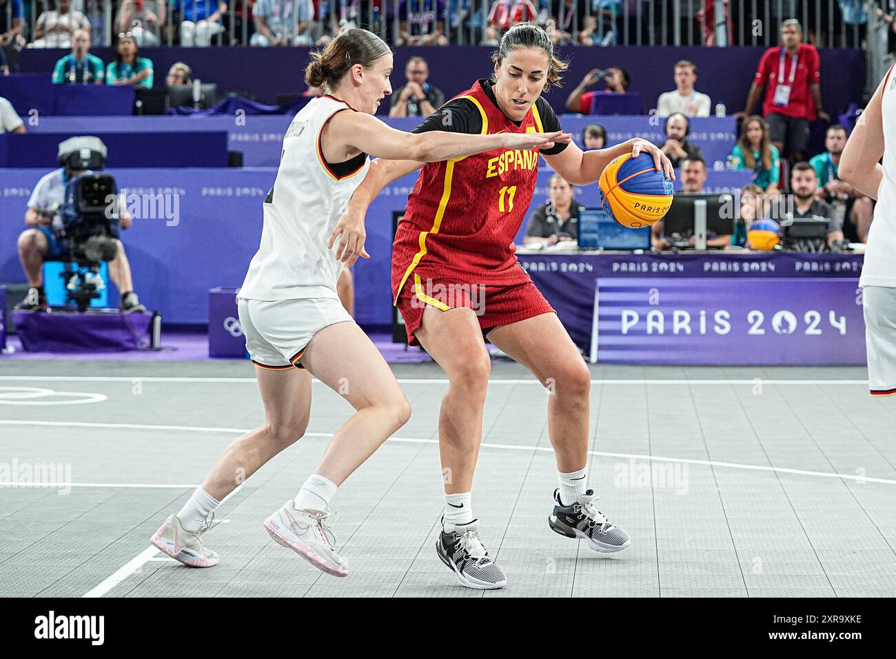 Olympic basketball ball 2024 hi-res stock photography and images - Alamy