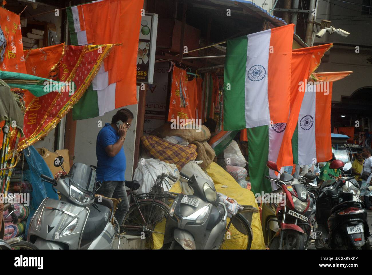 Selling flags india hi-res stock photography and images - Alamy