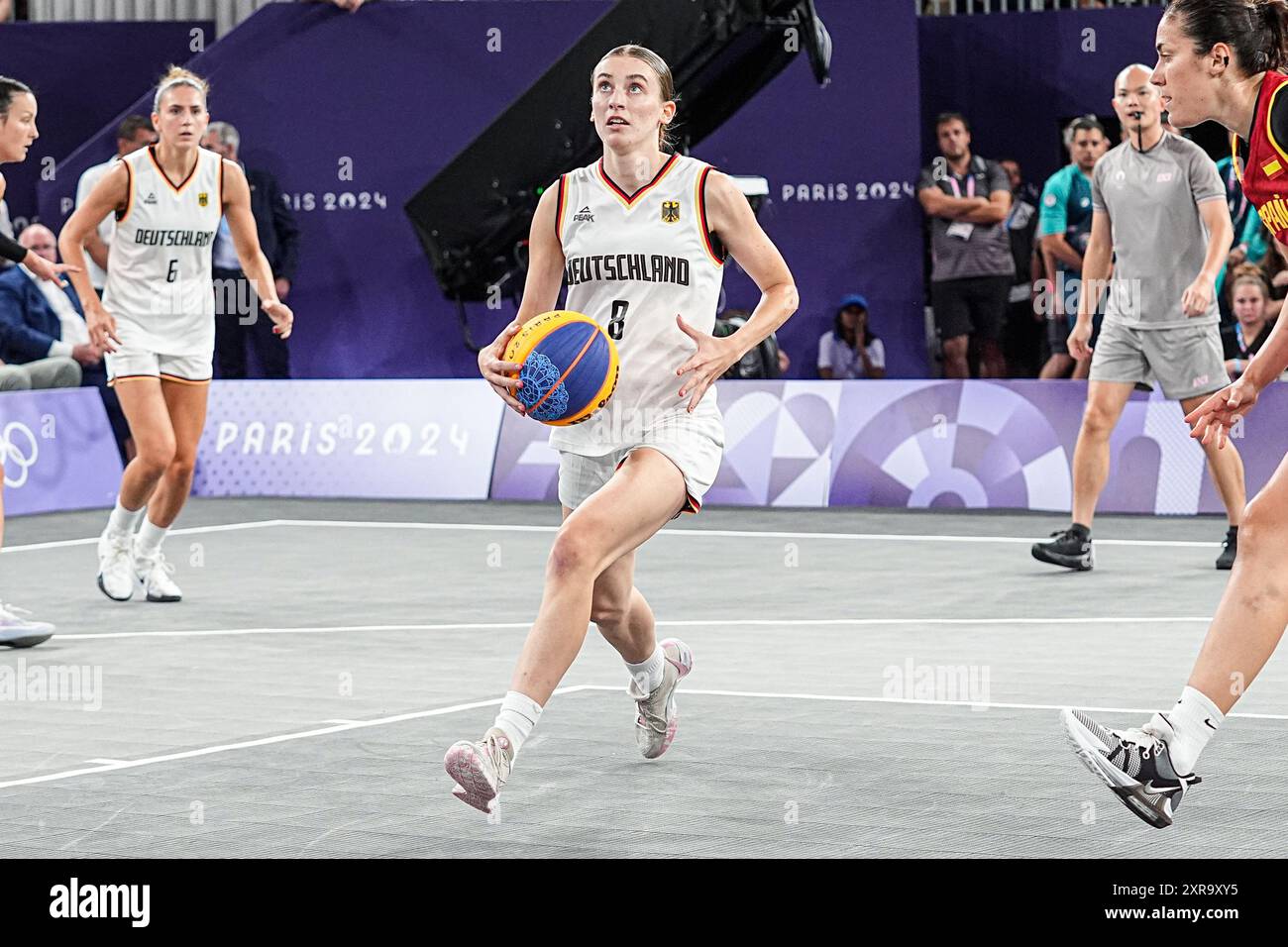 PARIS, FRANCE - AUGUST 5: Elisa Mevius of Germany dribbles during the ...