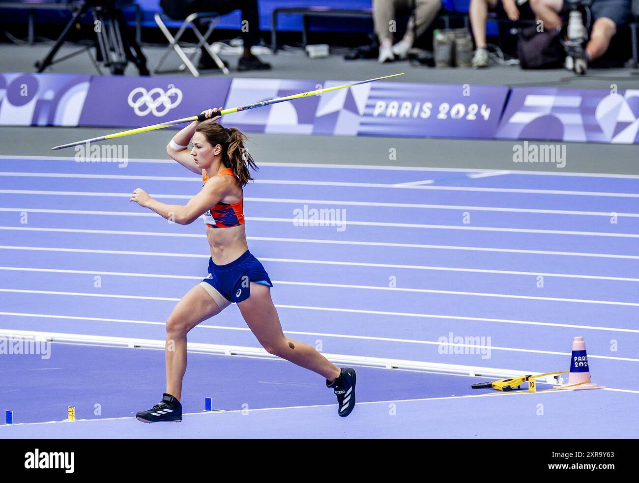 PARIS - Emma Oosterwegel in action in the javelin throw of the ...