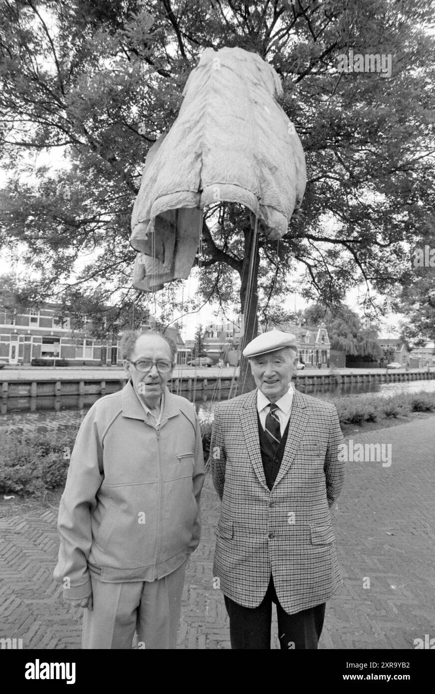 Mens second world war english paratrooper hi-res stock photography and ...