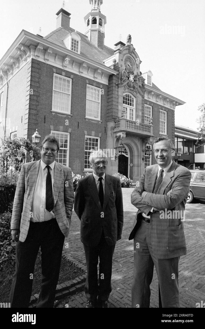 Group people talk on Black and White Stock Photos & Images - Alamy