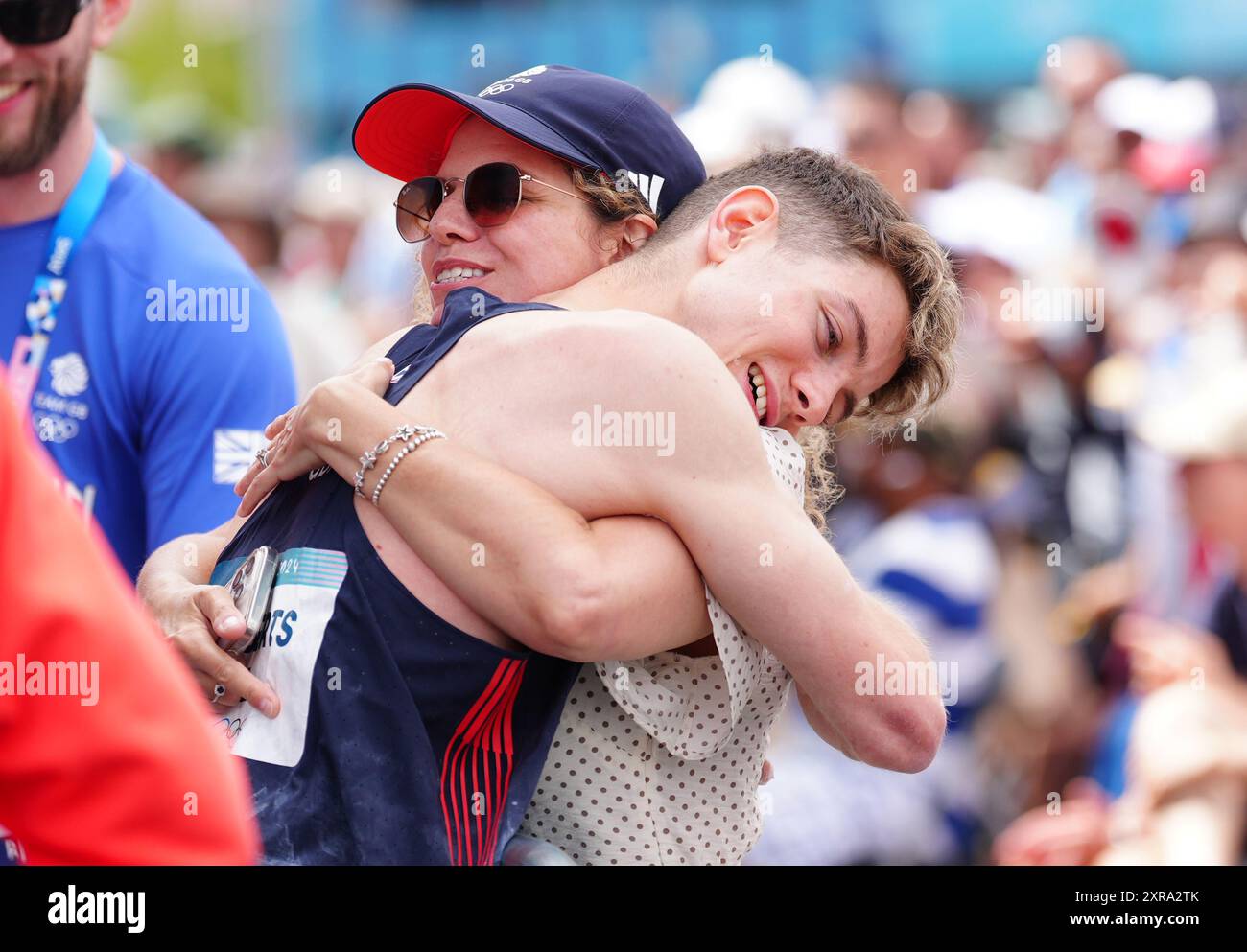 Great Britain's Toby Roberts celebrates with mum Marina after winning ...
