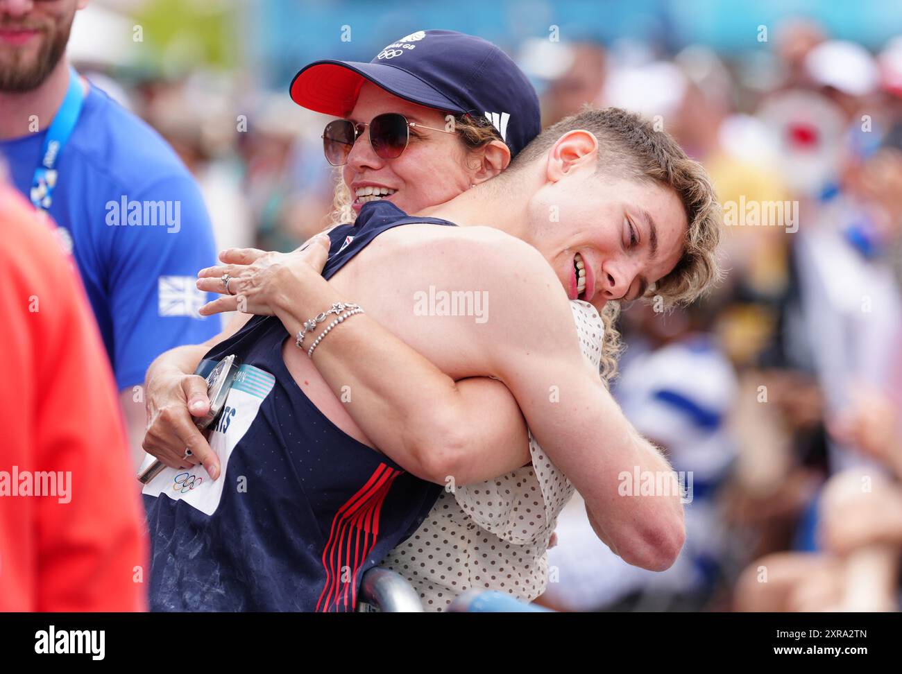 Great Britain's Toby Roberts celebrates with mum Marina after winning ...