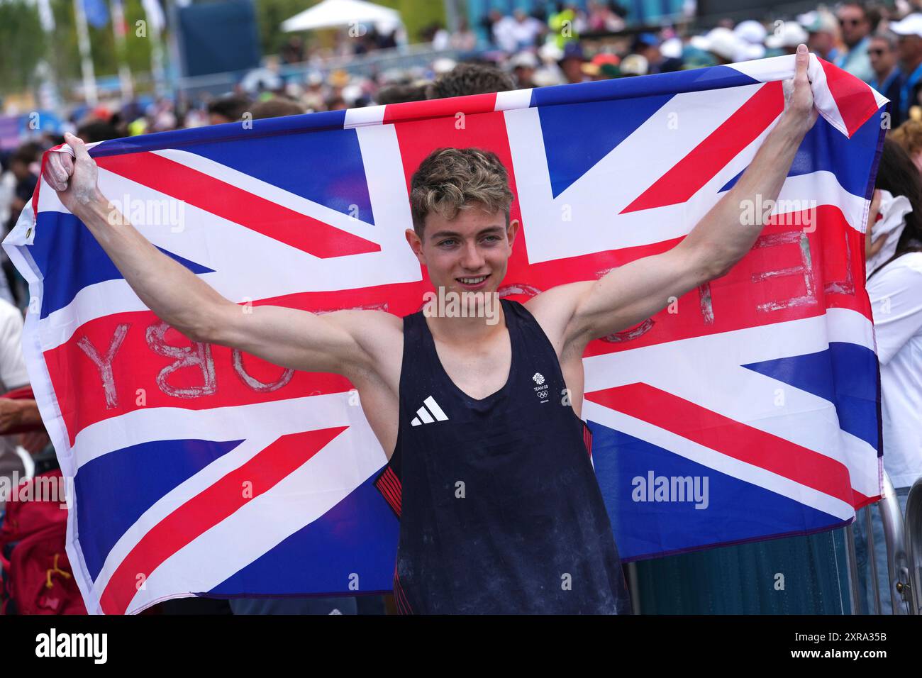 Toby Roberts of Great Britain celebrates after winning the gold medal ...