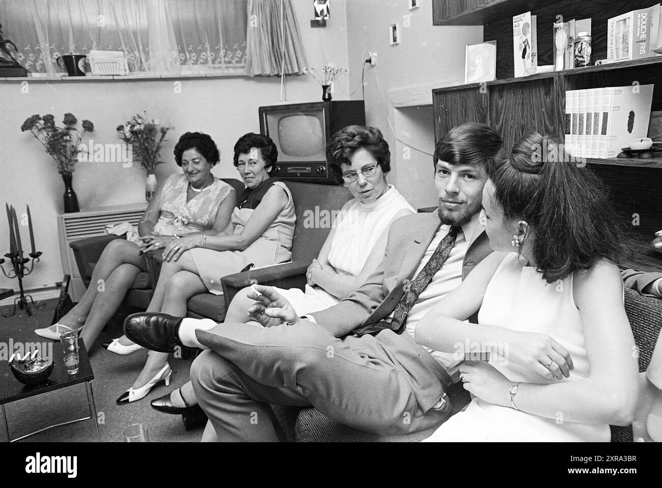 The party 1968 hi-res stock photography and images - Alamy
