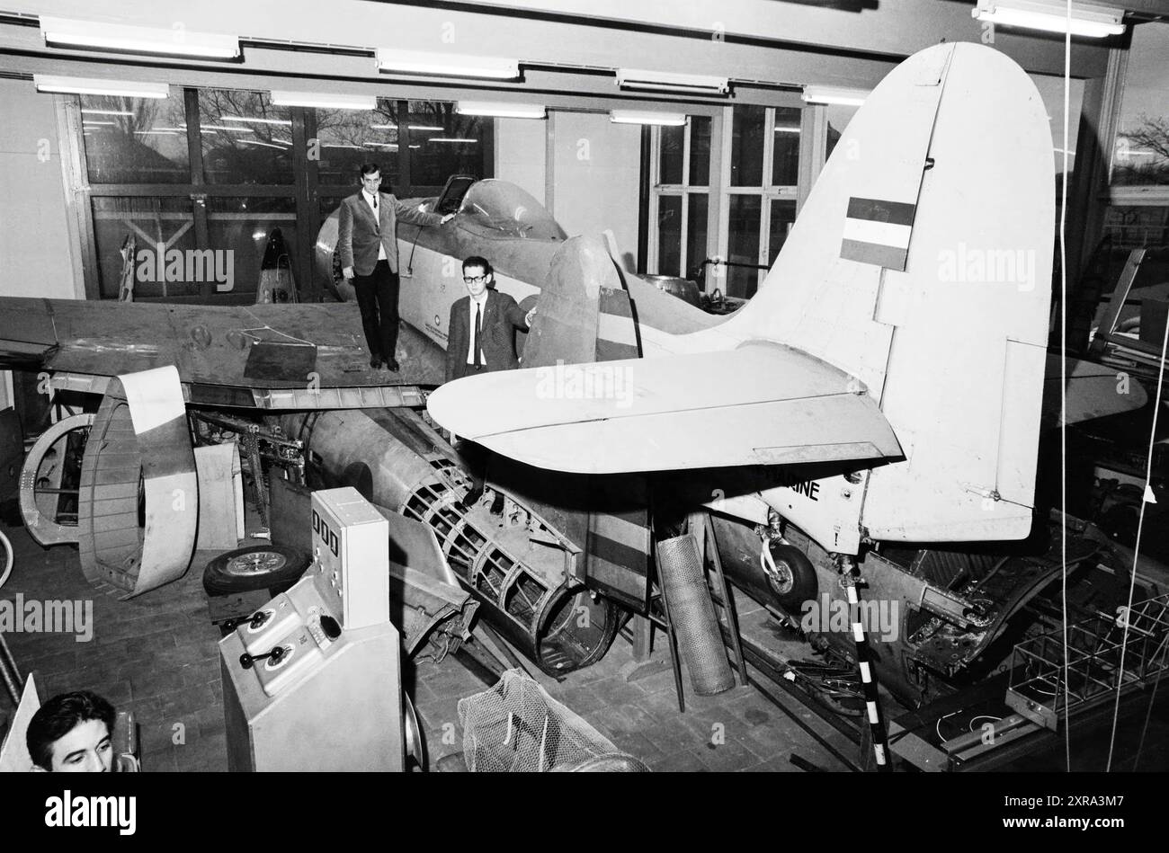 Disassembled naval aircraft hi-res stock photography and images - Alamy