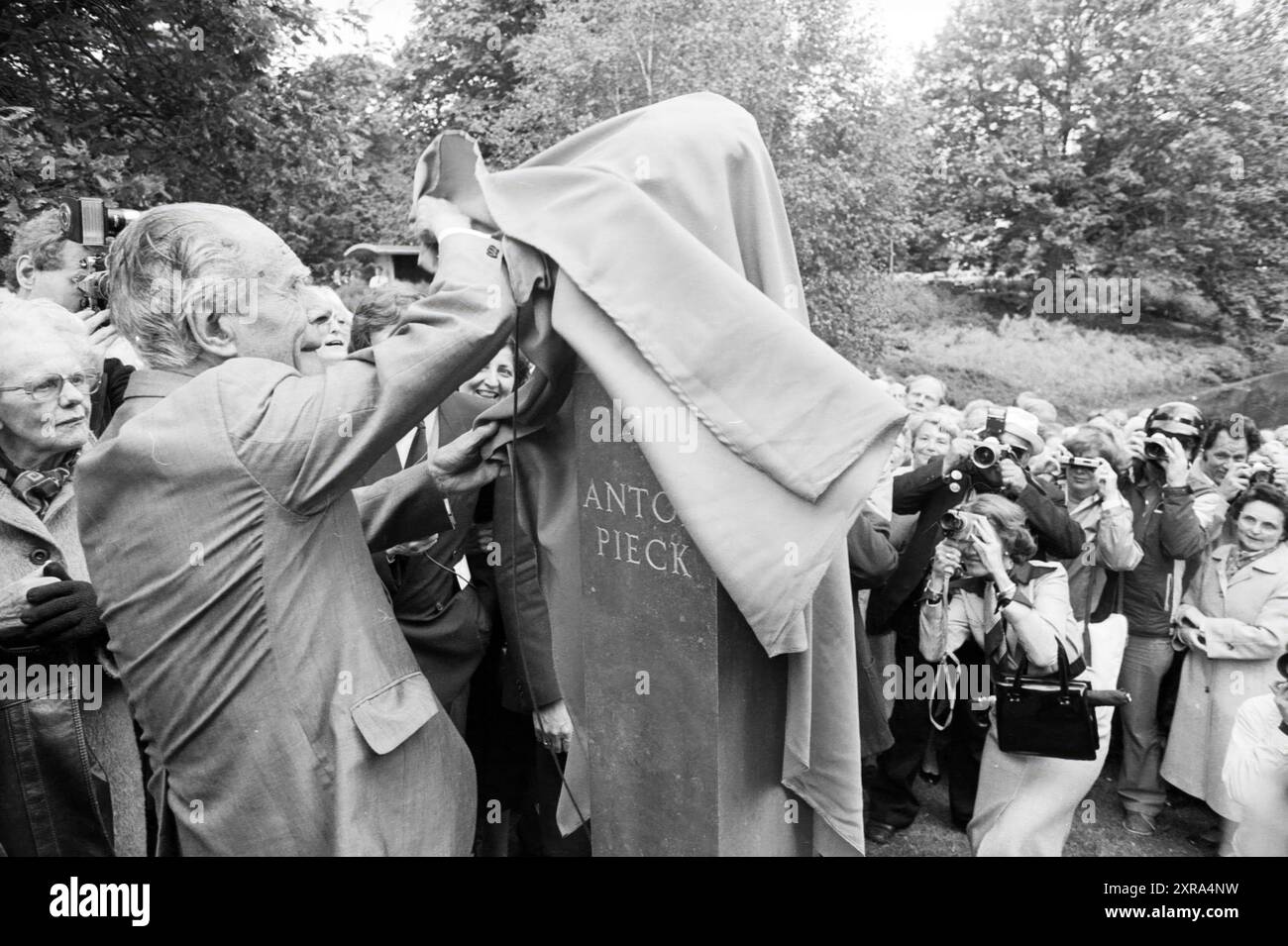 Unveiling of statue Anton Pieck, Revelations, 16-06-1983, Whizgle Dutch ...