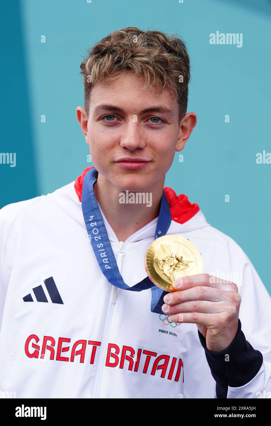 Great Britain's Toby Roberts with the gold medal after winning the Men ...
