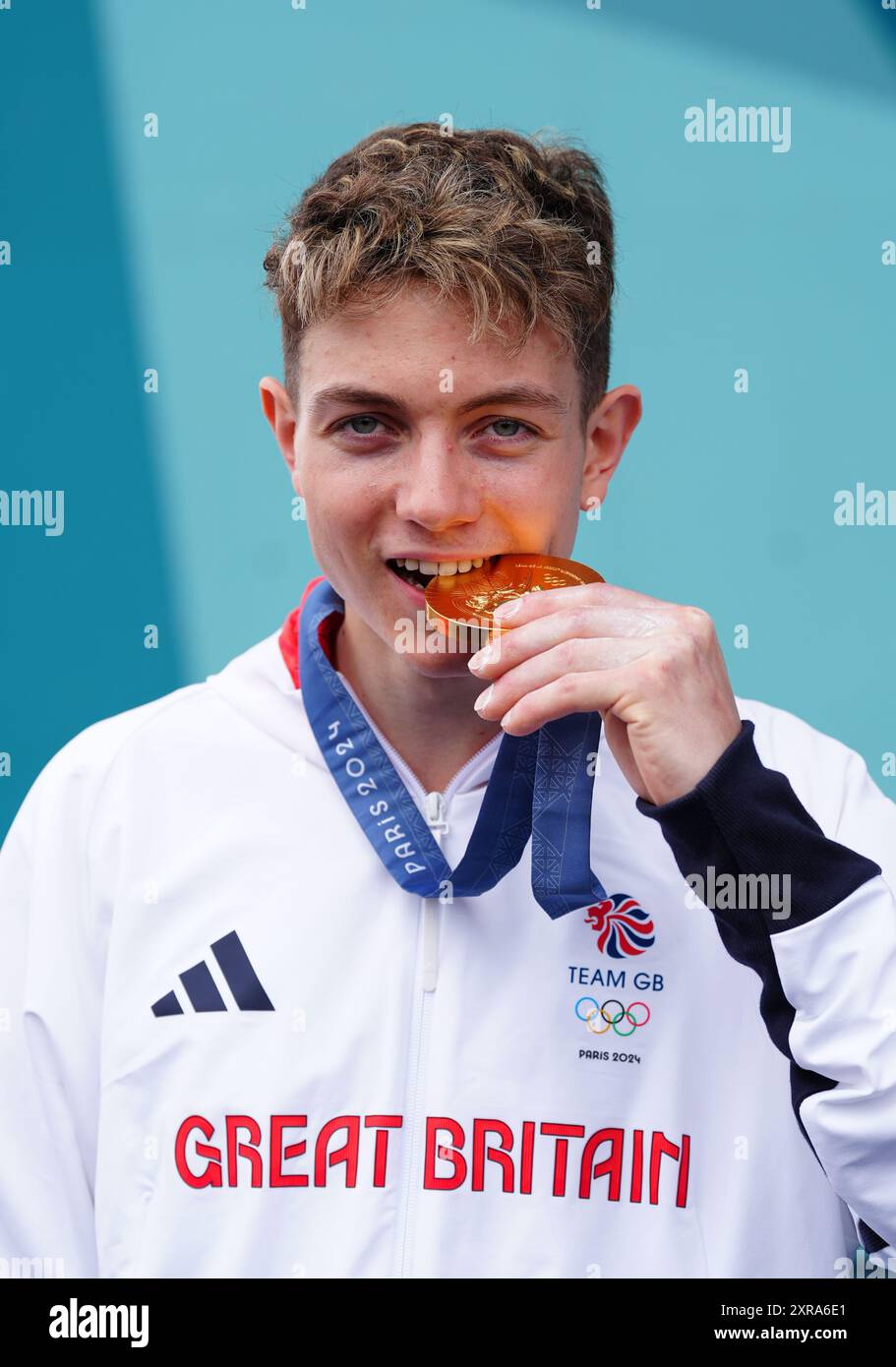 Great Britain's Toby Roberts with the gold medal after winning the Men ...