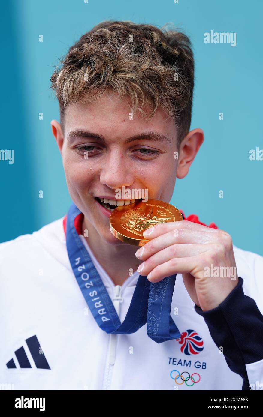 Great Britain's Toby Roberts with the gold medal after winning the Men ...