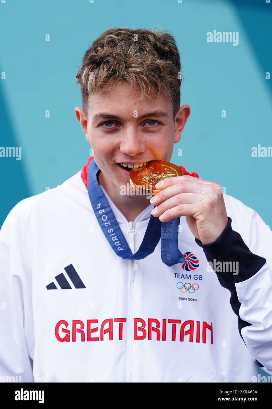 Great Britain's Toby Roberts with the gold medal after winning the Men ...