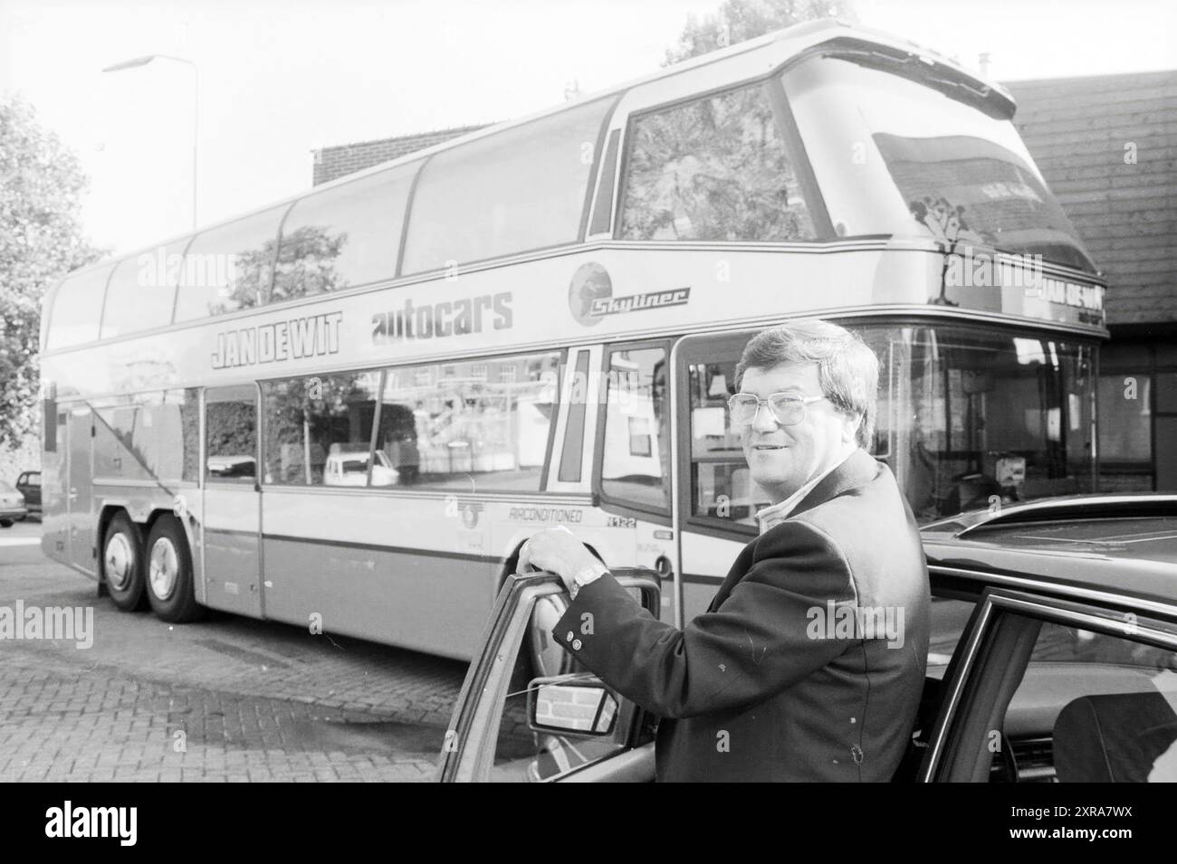 Jan de Wit at double-decker bus, Buses, bus tours, 03-10-1986, Whizgle ...