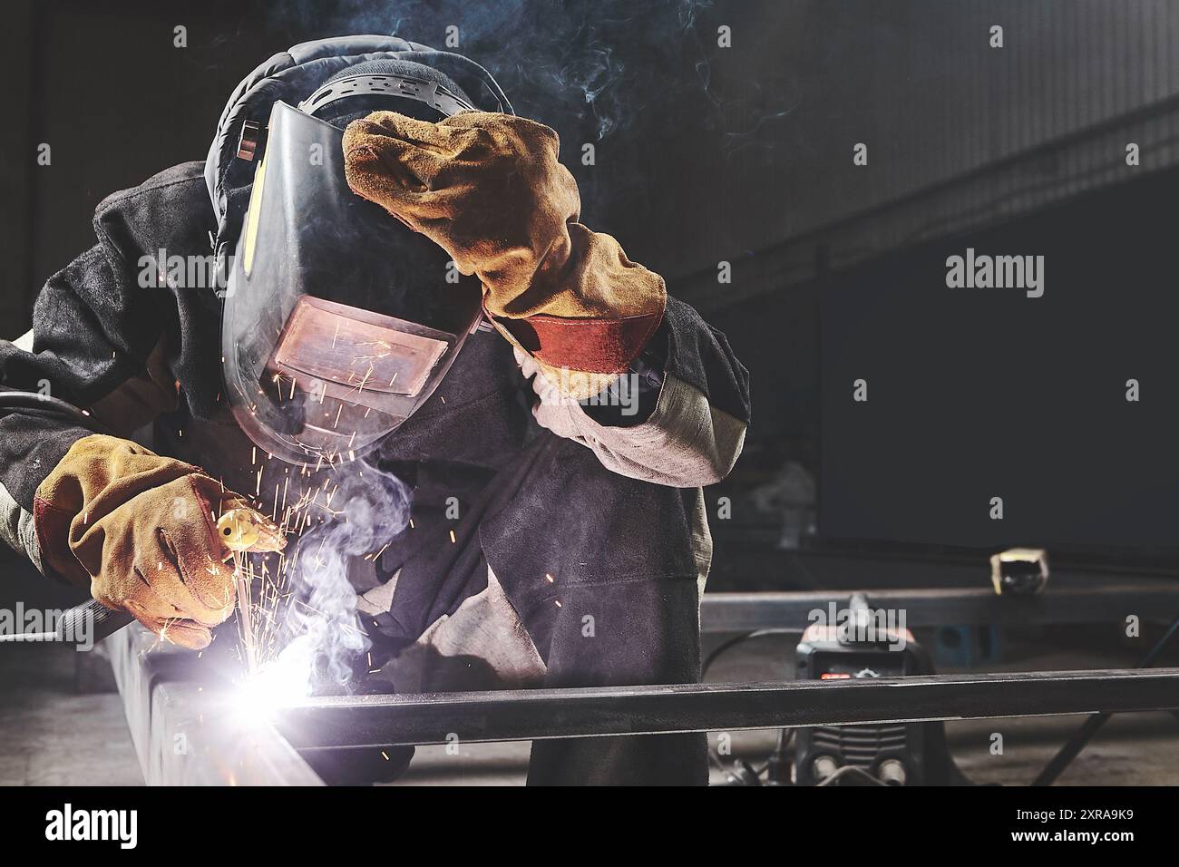 Man face protection welds metal hi-res stock photography and images - Alamy