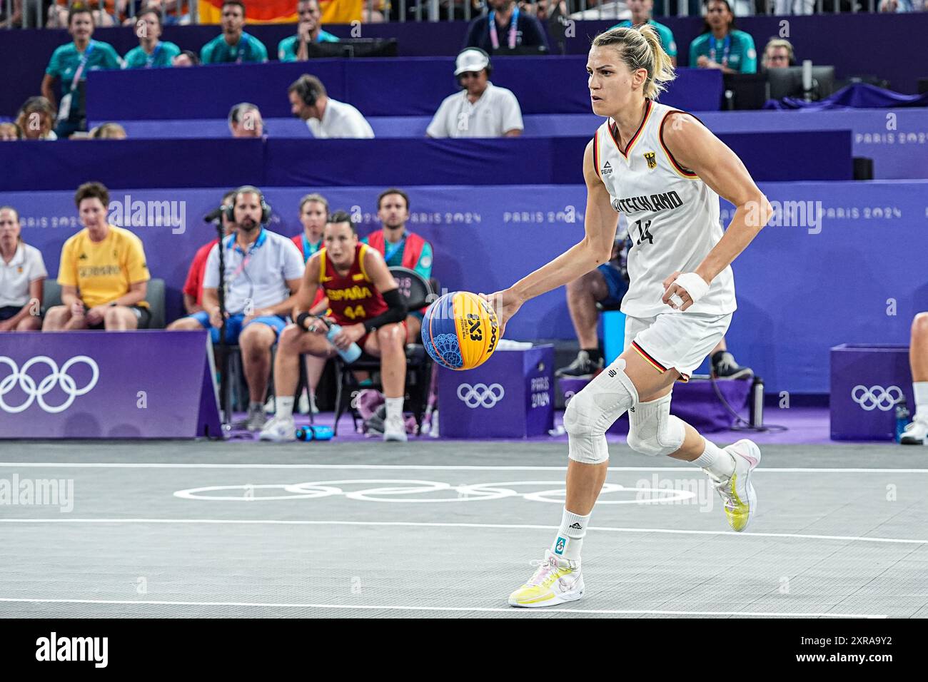 PARIS, FRANCE - AUGUST 5: Sonja Greinacher of Germany dribbles during ...