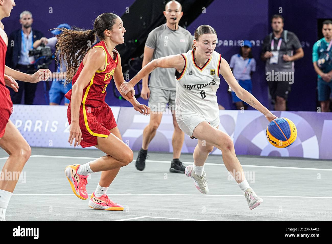 PARIS, FRANCE - AUGUST 5: Juana Camilion of Spain chases Elisa Mevius ...