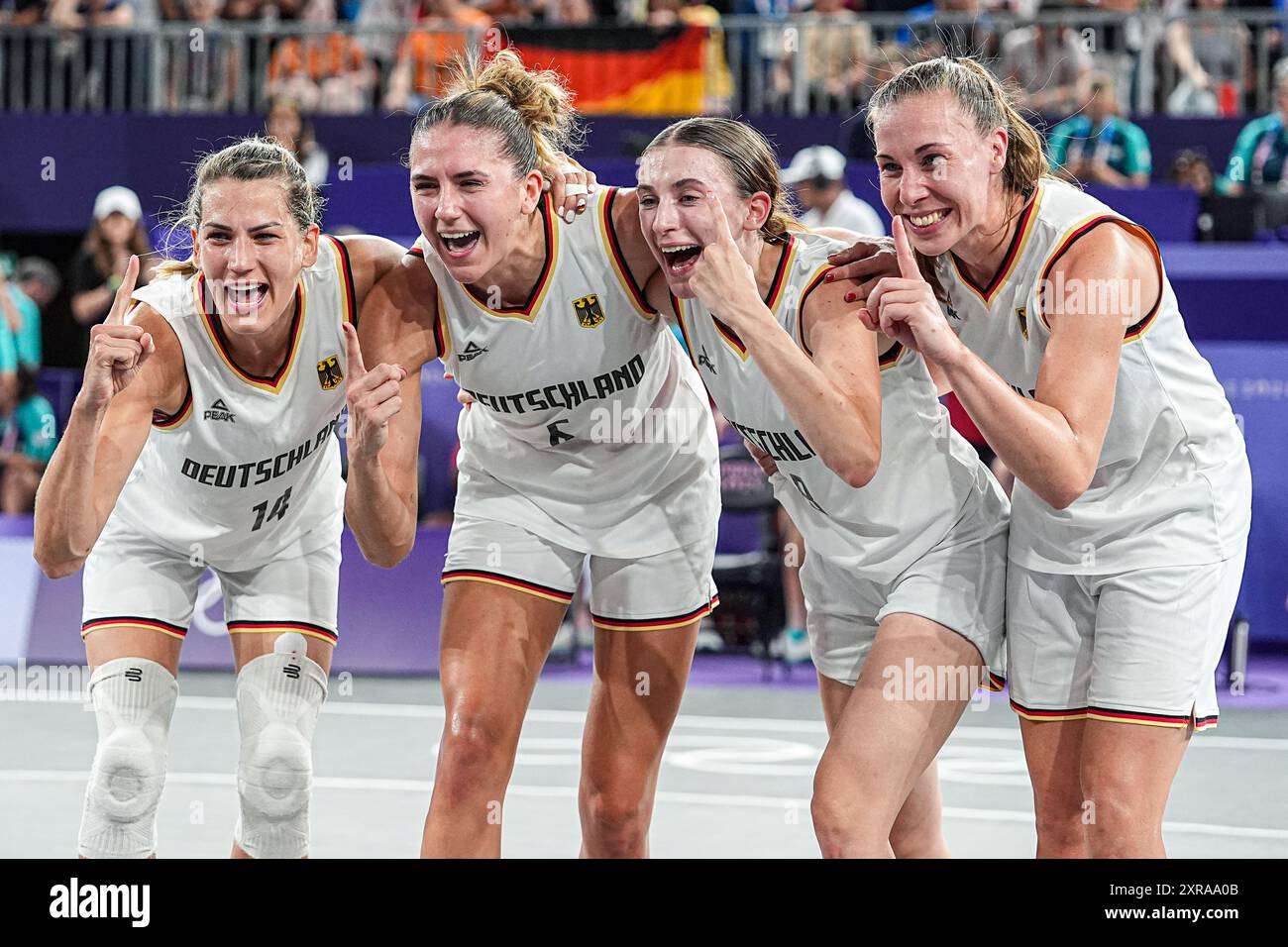 PARIS, FRANCE - AUGUST 5: Sonja Greinacher of Germany, Marie Reichert ...