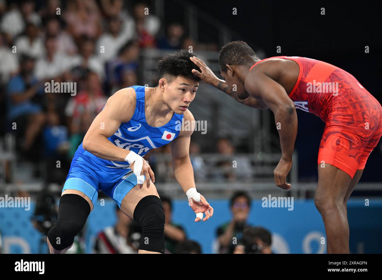 Paris, France. 9th Aug, 2024. Takatani Daichi (L) of Japan competes ...