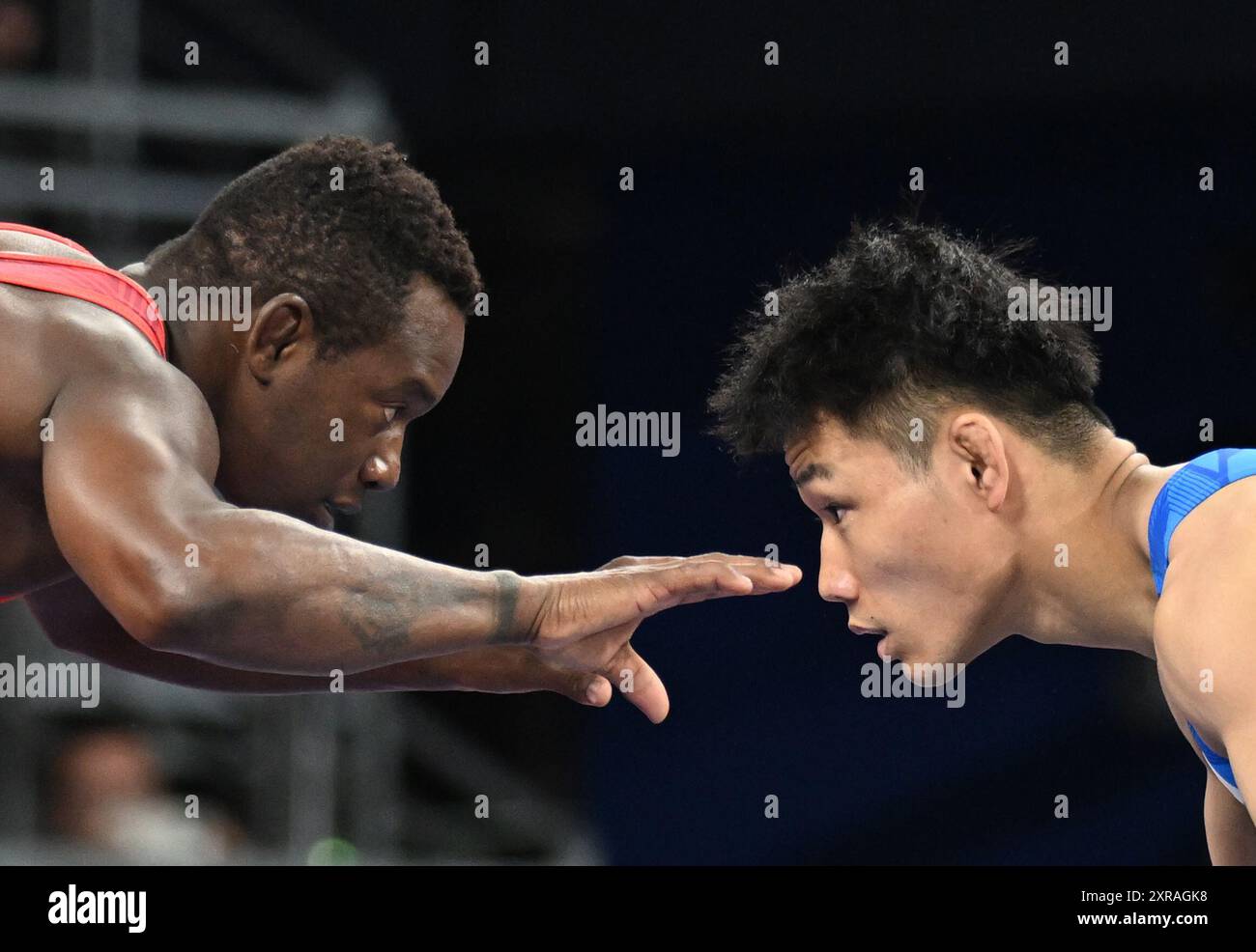 Paris, France. 9th Aug, 2024. Takatani Daichi (R) of Japan competes ...