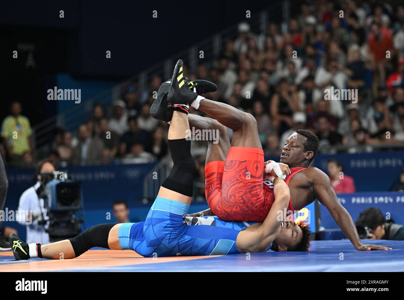 Paris, France. 9th Aug, 2024. Takatani Daichi (bottom) of Japan ...