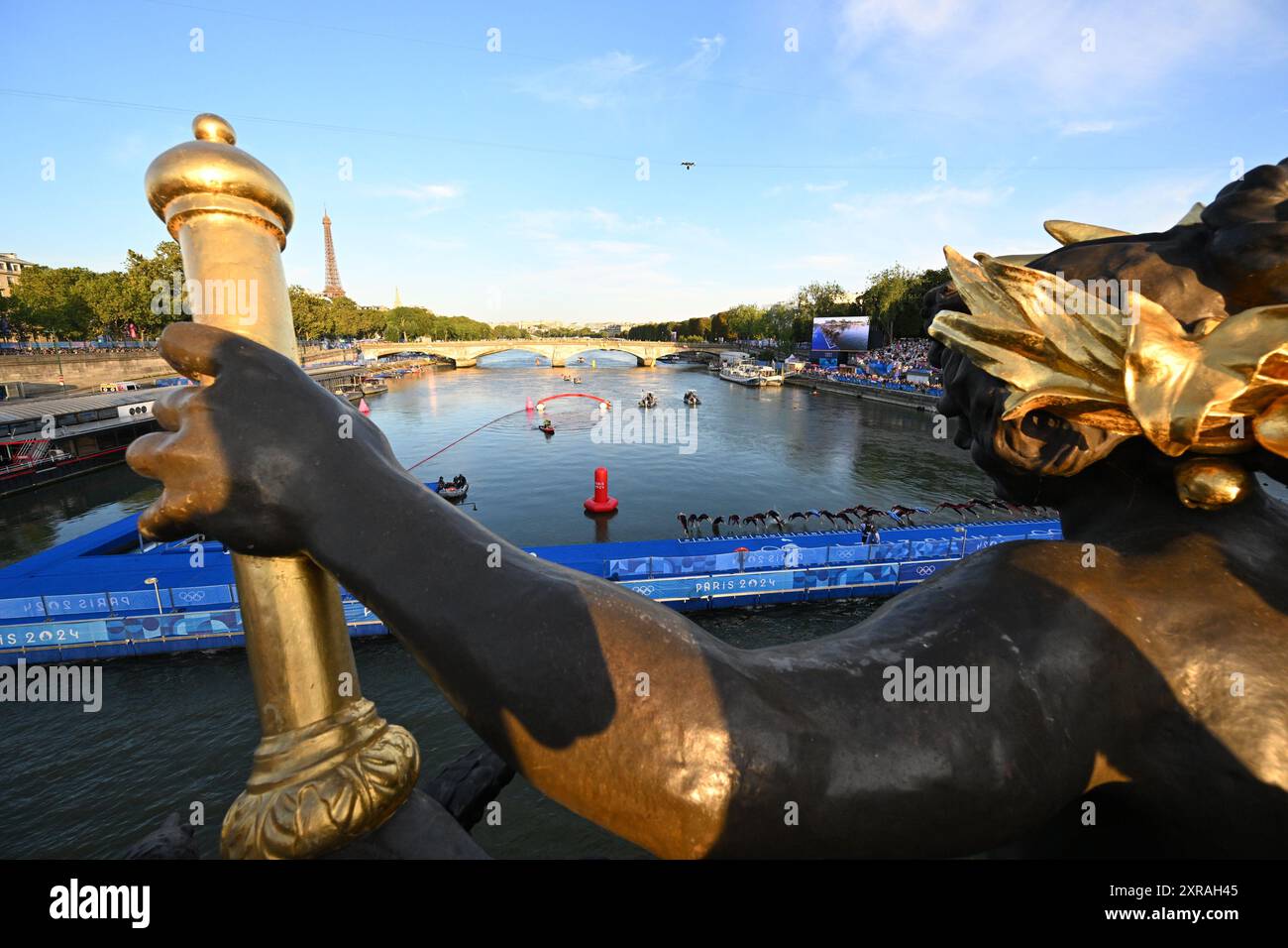 Paris marathon start hi-res stock photography and images - Alamy