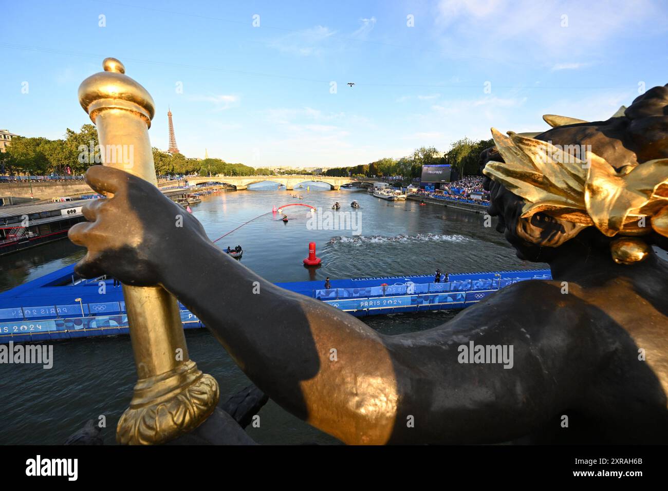 Paris marathon start hi-res stock photography and images - Alamy