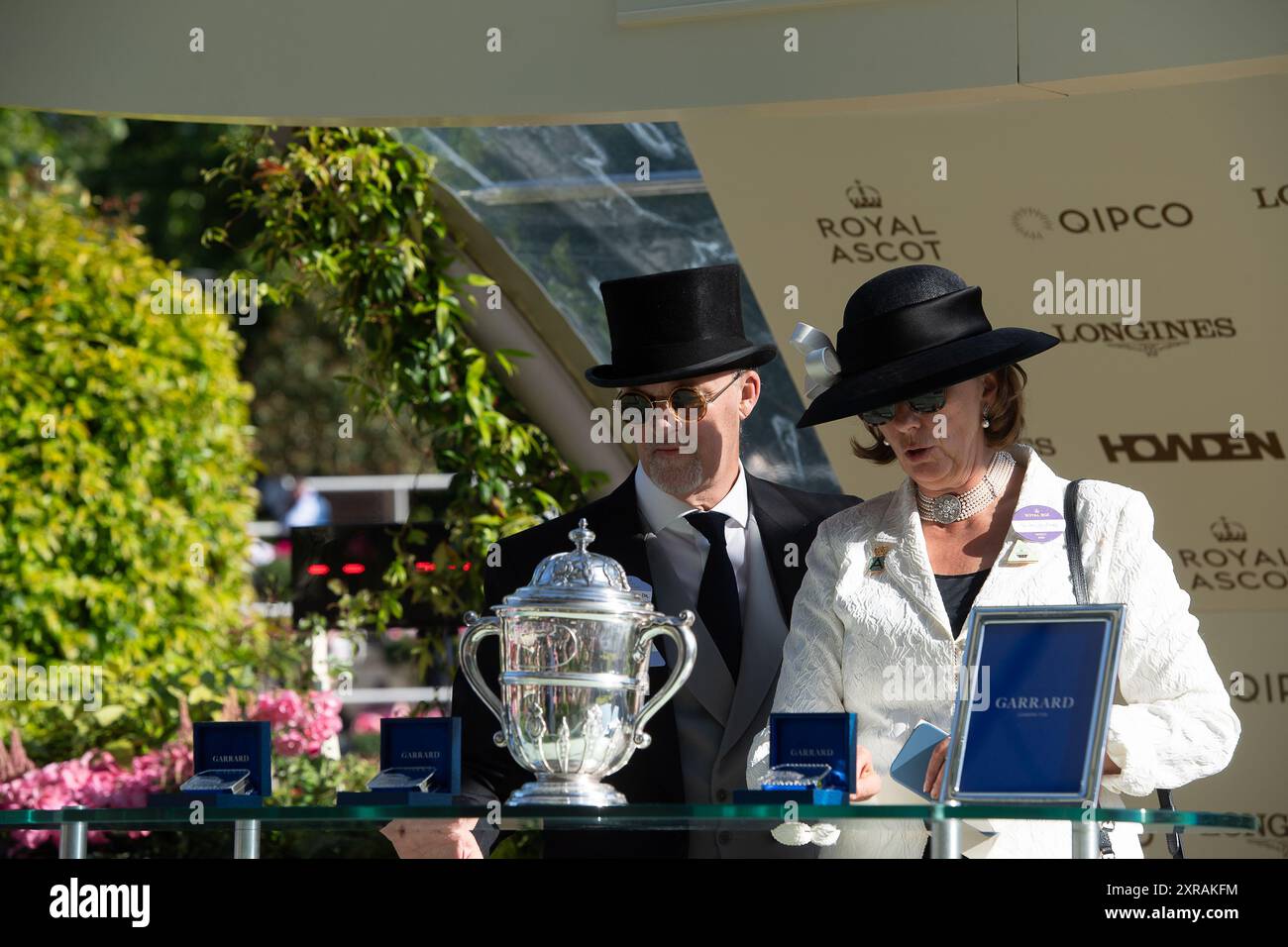 Ascot, UK. 20th June, 2024. Actor Tim McInnerny makes the winners ...