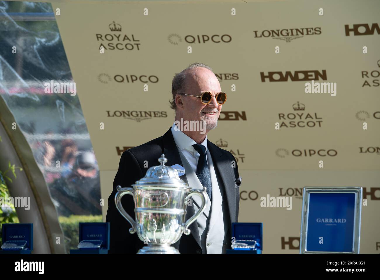 Ascot, UK. 20th June, 2024. Actor Tim McInnerny makes the winners ...