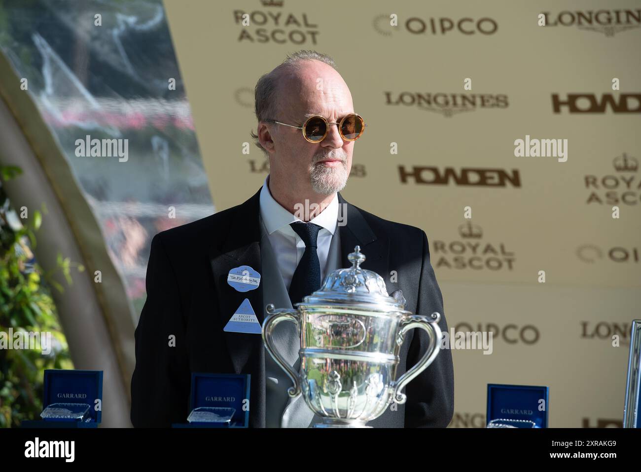 Ascot, UK. 20th June, 2024. Actor Tim McInnerny makes the winners ...
