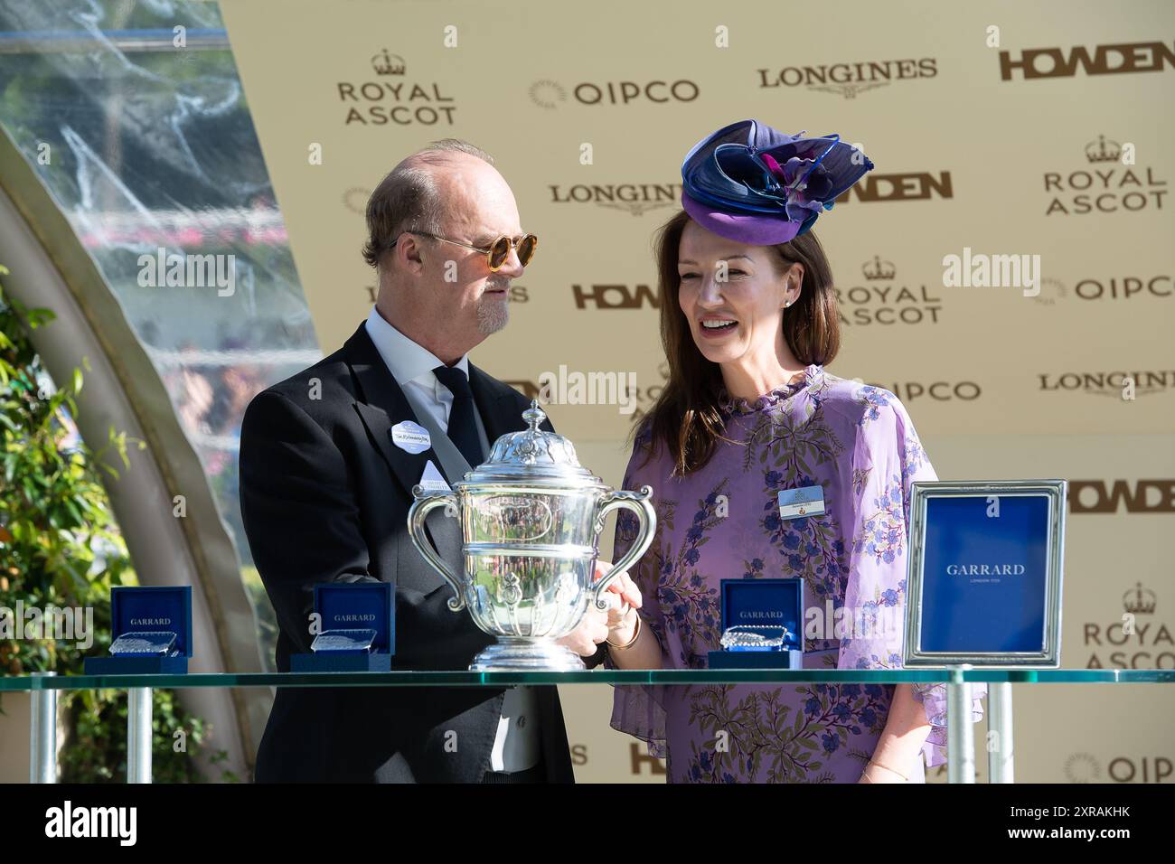 Ascot, UK. 20th June, 2024. Actor Tim McInnerny makes the winners ...