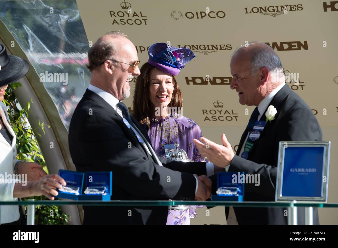 Ascot, UK. 20th June, 2024. Actor Tim McInnerny makes the winners ...