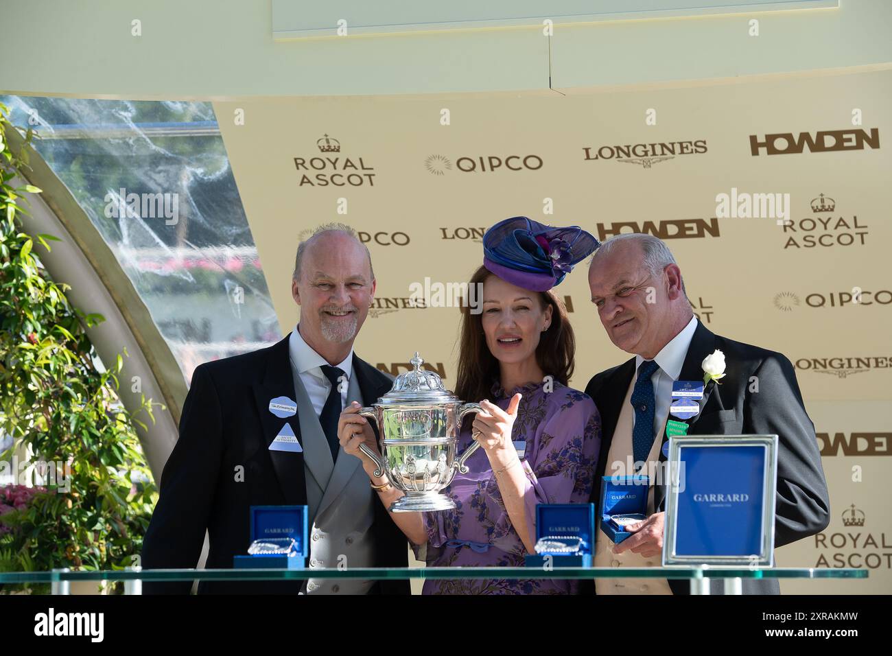 Ascot, UK. 20th June, 2024. Actor Tim McInnerny makes the winners presentation to trainer Brian ...